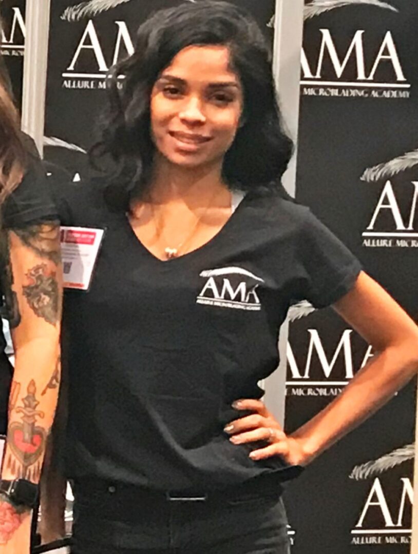 AMA Lightweight Fitted V-Neck Shirt | AMA